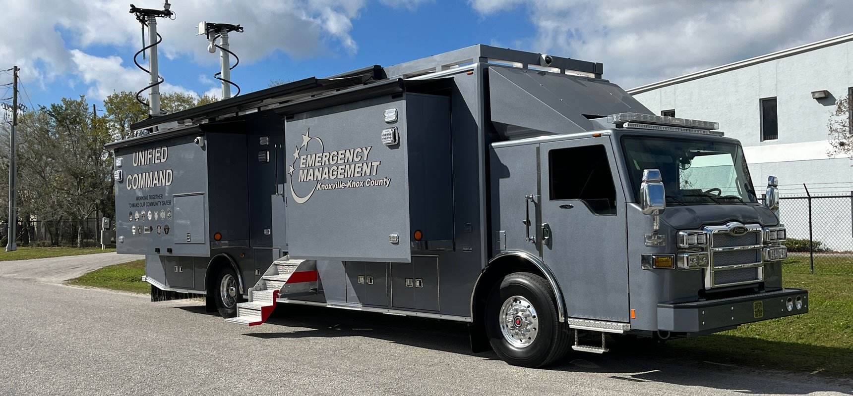 3 Key Benefits of SATCOM Systems for Mobile Command Vehicles
