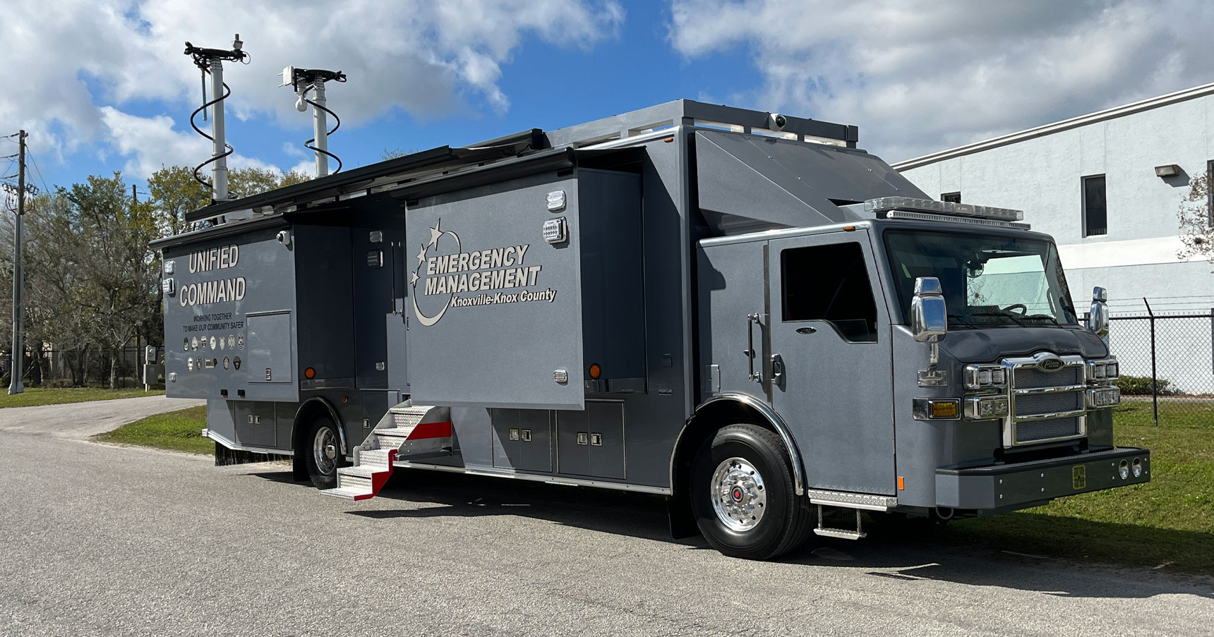 3 Key Benefits of SATCOM Systems for Mobile Command Vehicles